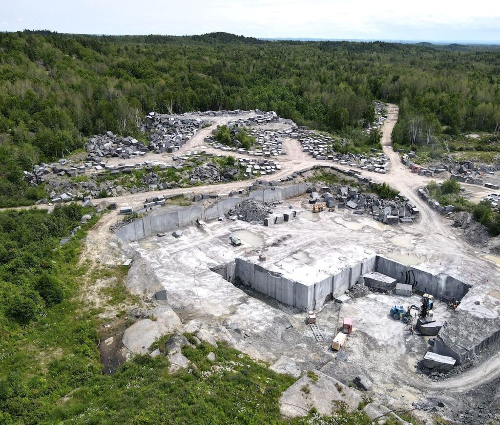 Saint Henry Black Quarry, QC, CAN - Polycor Inc.