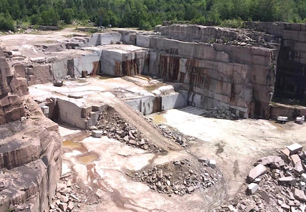 Laurentian Rose Quarry, QC, CAN - Polycor Inc.