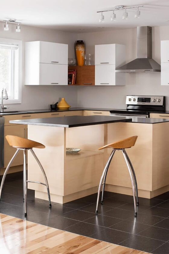 Traditional European Kitchen - Polycor Inc.