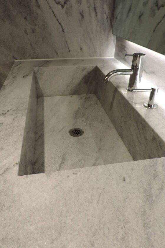 Minimal Marble Bathroom - Polycor Inc.