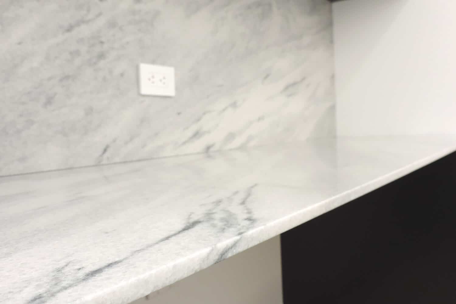 Minimal Marble Bathroom - Polycor Inc.