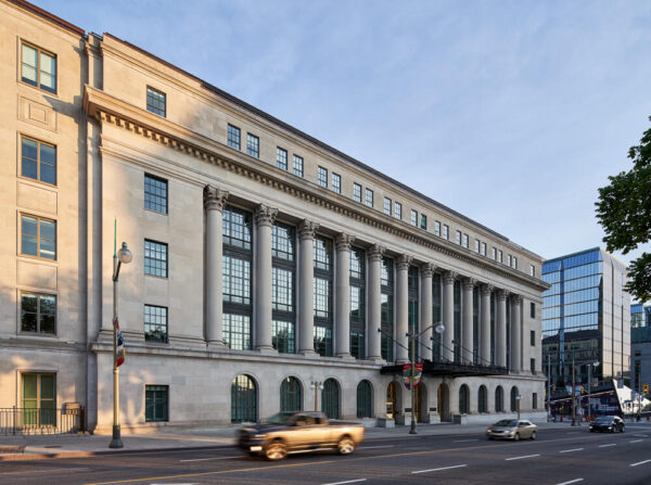 180 Wellington Street - Polycor Inc.