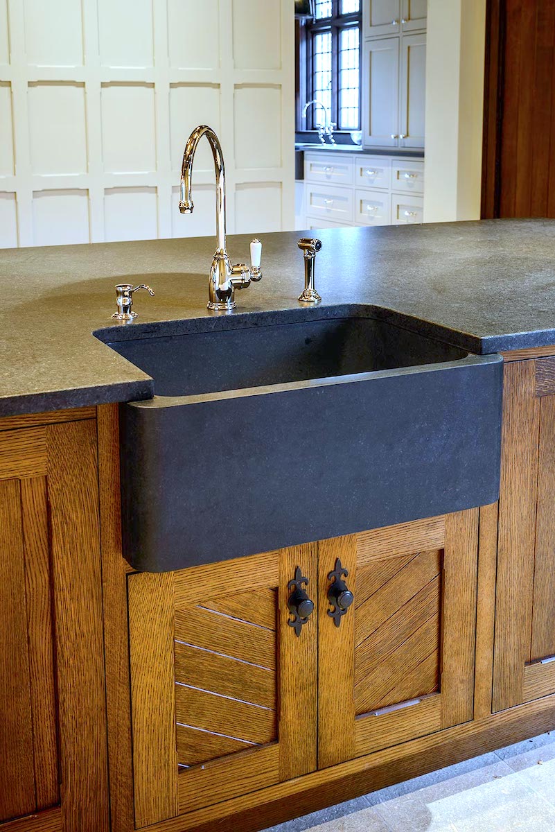 Warm Pacific Northwest Two-Toned Kitchen - Polycor Inc.