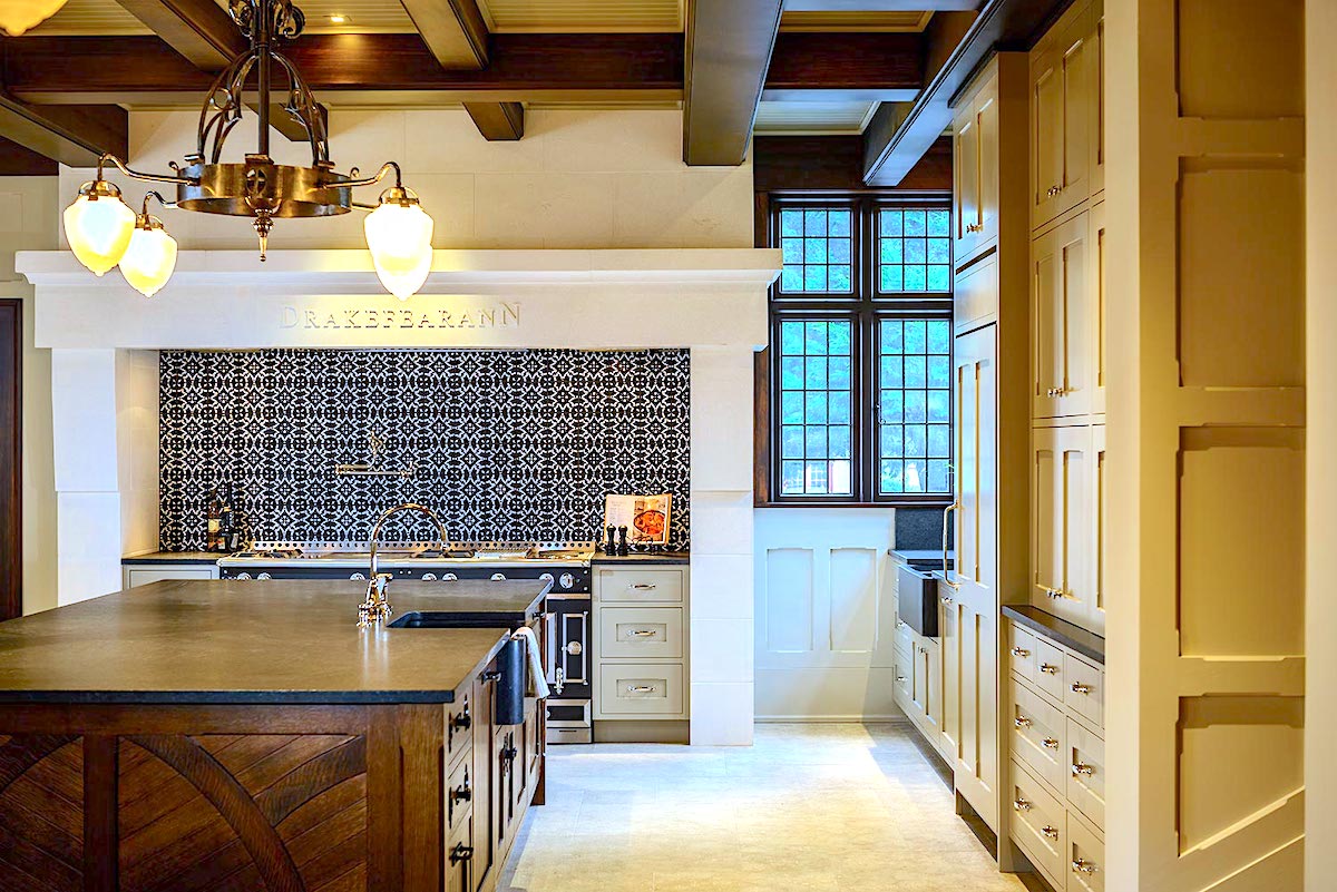 Warm Pacific Northwest Two-Toned Kitchen - Polycor Inc.