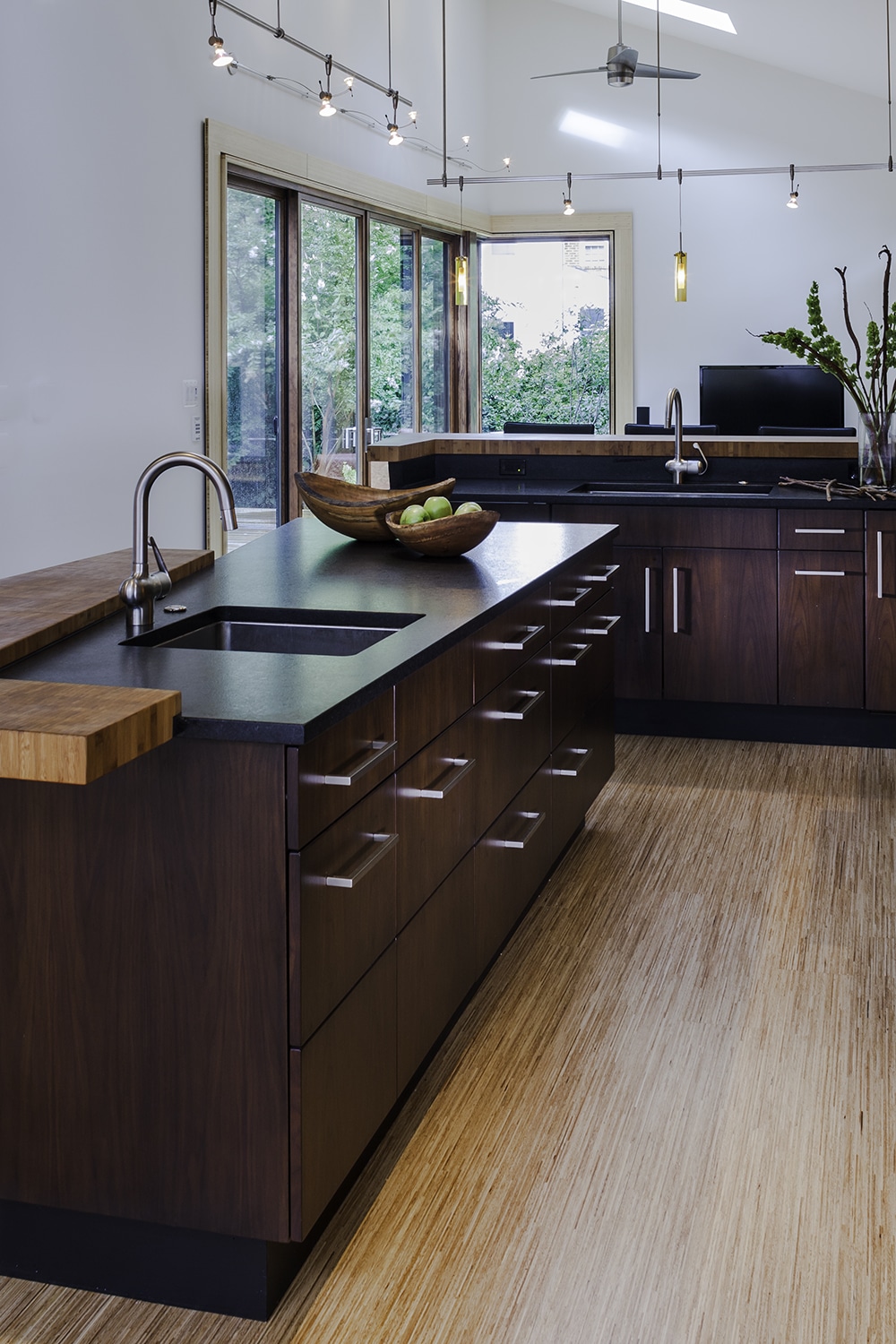 Modern D.C. Metro Kitchen - Polycor Inc.