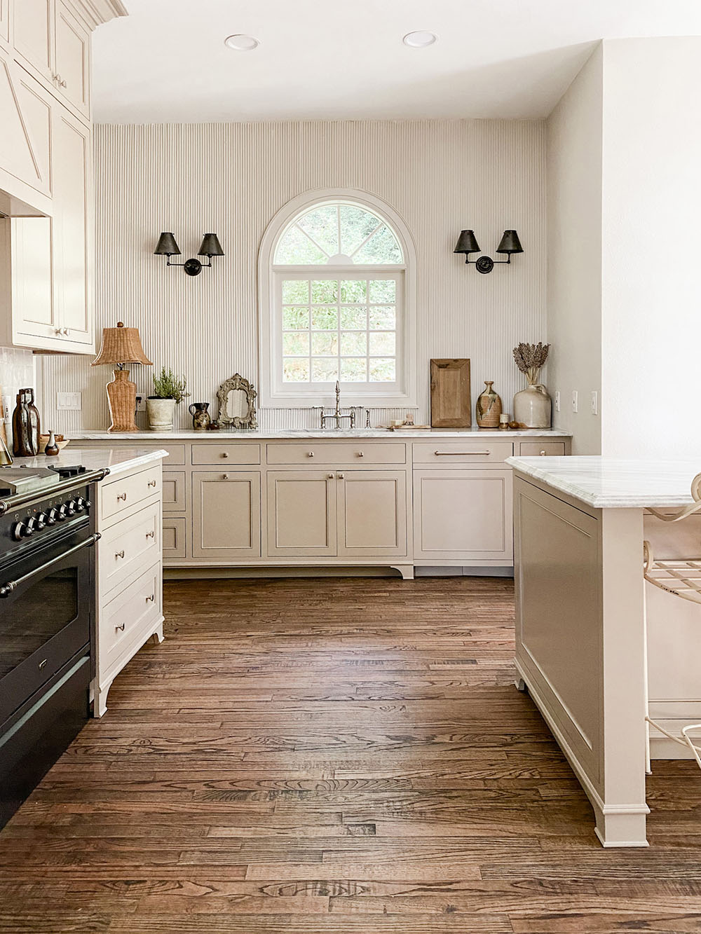 Ledge Mountain Kitchen - Polycor Inc.