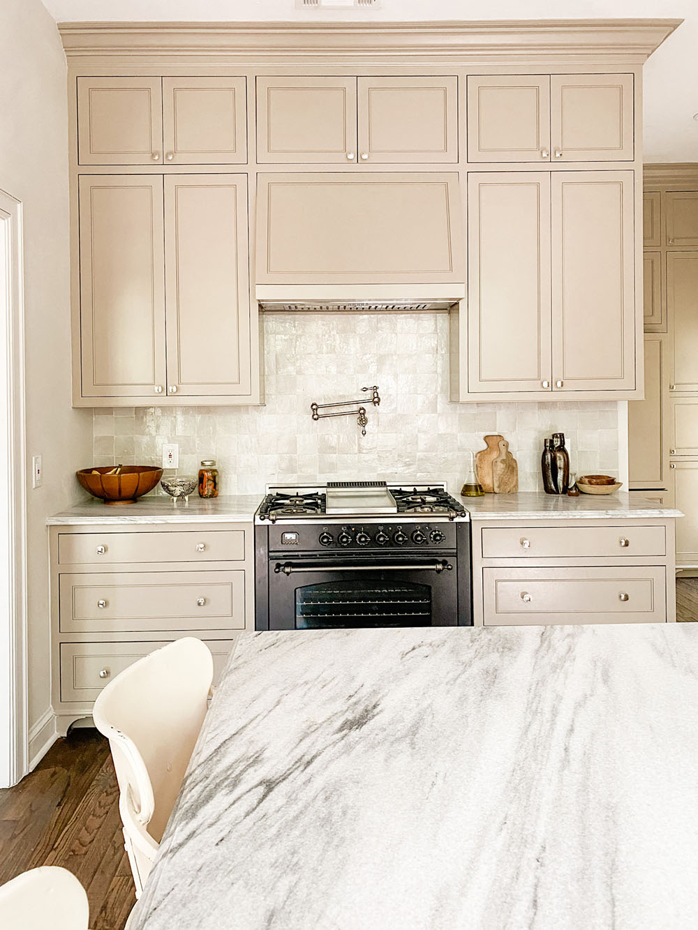Ledge Mountain Kitchen - Polycor Inc.