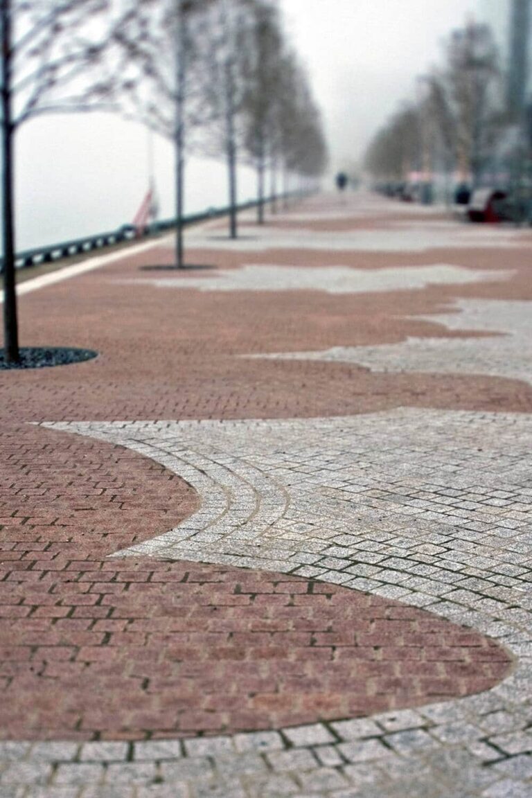 Toronto Waterfront - Polycor Inc.