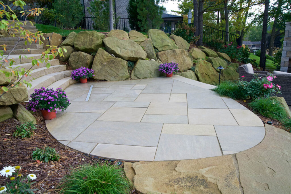 Fenton Michigan Lake House - Polycor Inc.