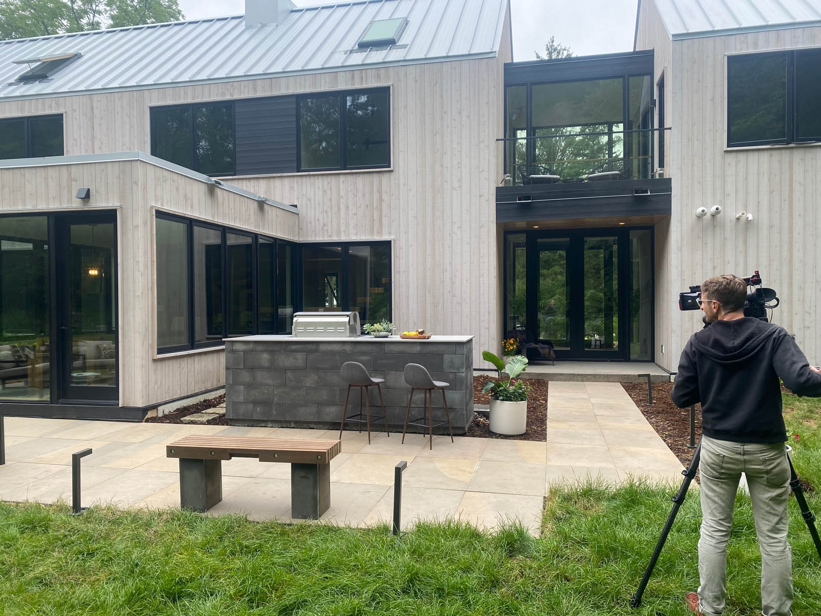 Modern Scandinavian Barnhouse - Polycor Inc.