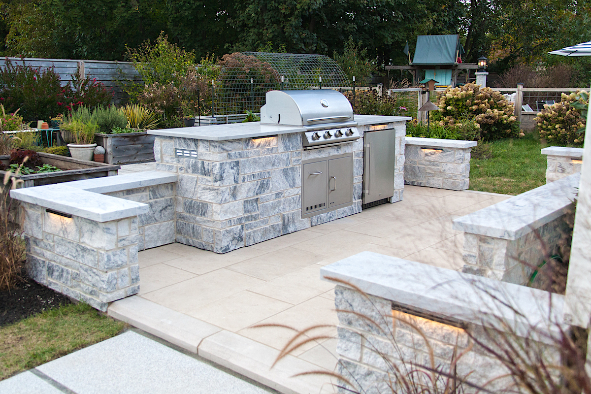 Beach Bungalow Backyard Kitchen - Polycor Inc.