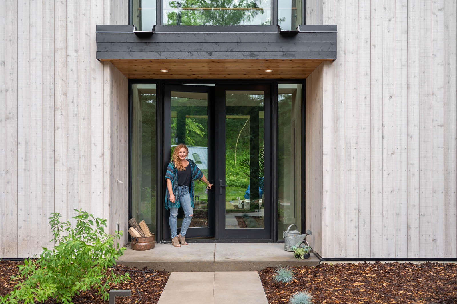 Modern Scandinavian Barnhouse - Polycor Inc.