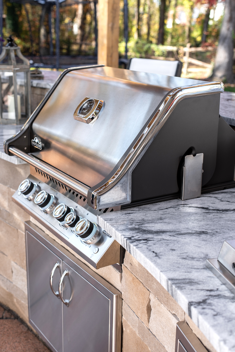 Colorful Outdoor Kitchen - Polycor Inc.