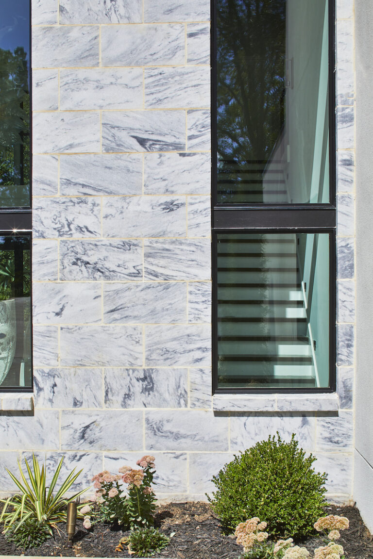 Light & Bright Atlanta Residence - Polycor Inc.