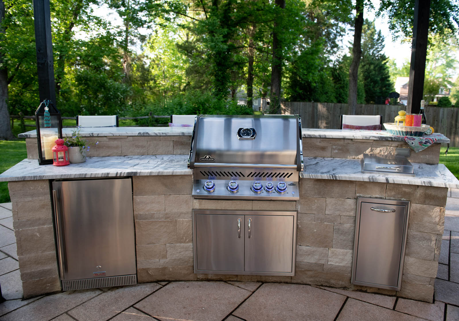 Designer's Outdoor Living Makeover - Polycor Inc.