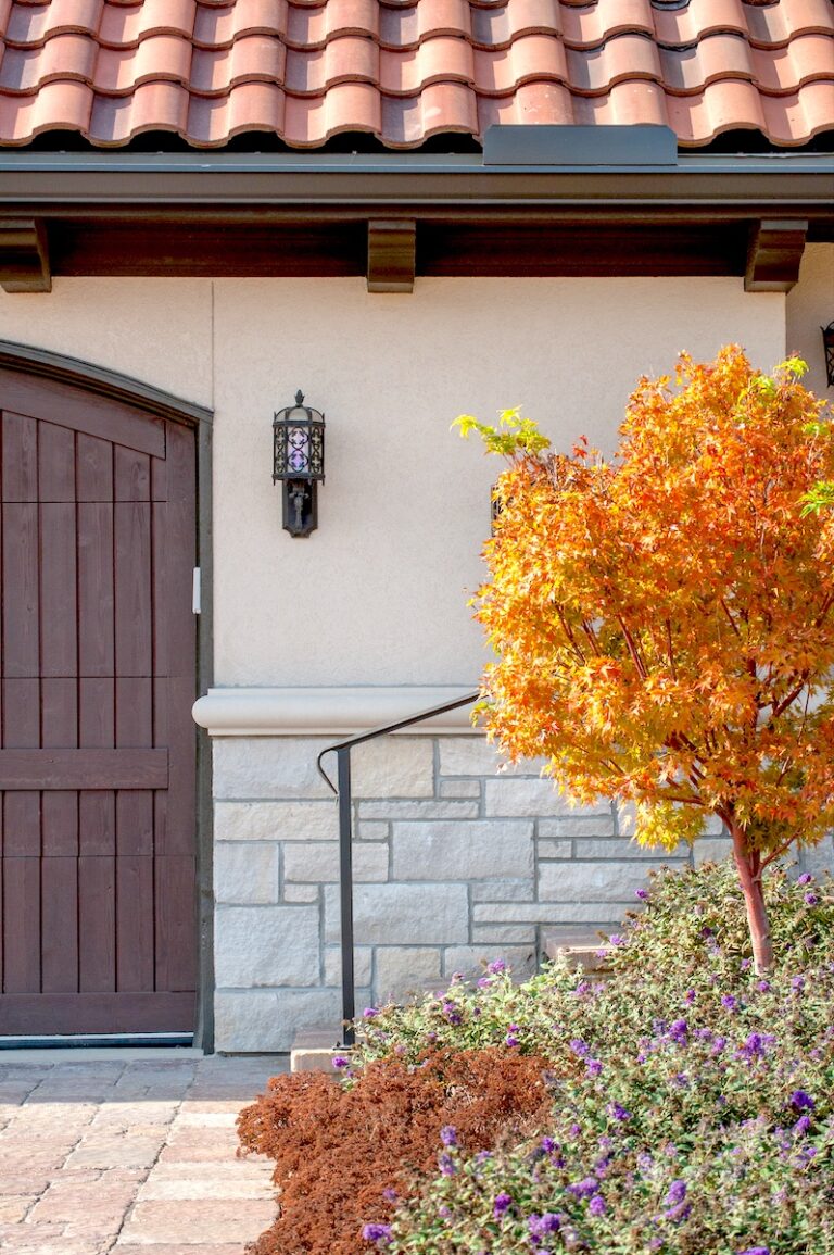 Midwest Mission Style Home - Polycor Inc.