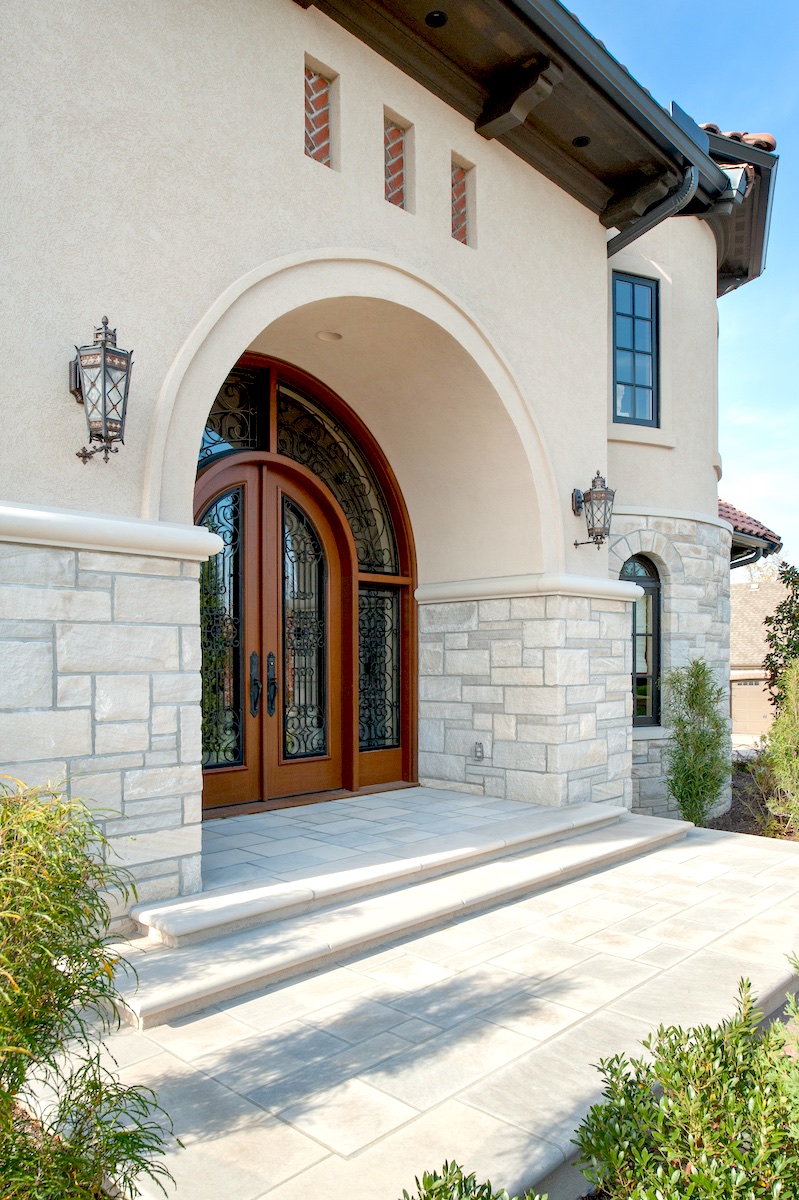 Midwest Mission Style Home - Polycor Inc.