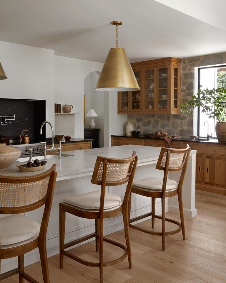 Two-Tone Kitchens: A Study in Contrast with Natural Stone - Polycor Inc.