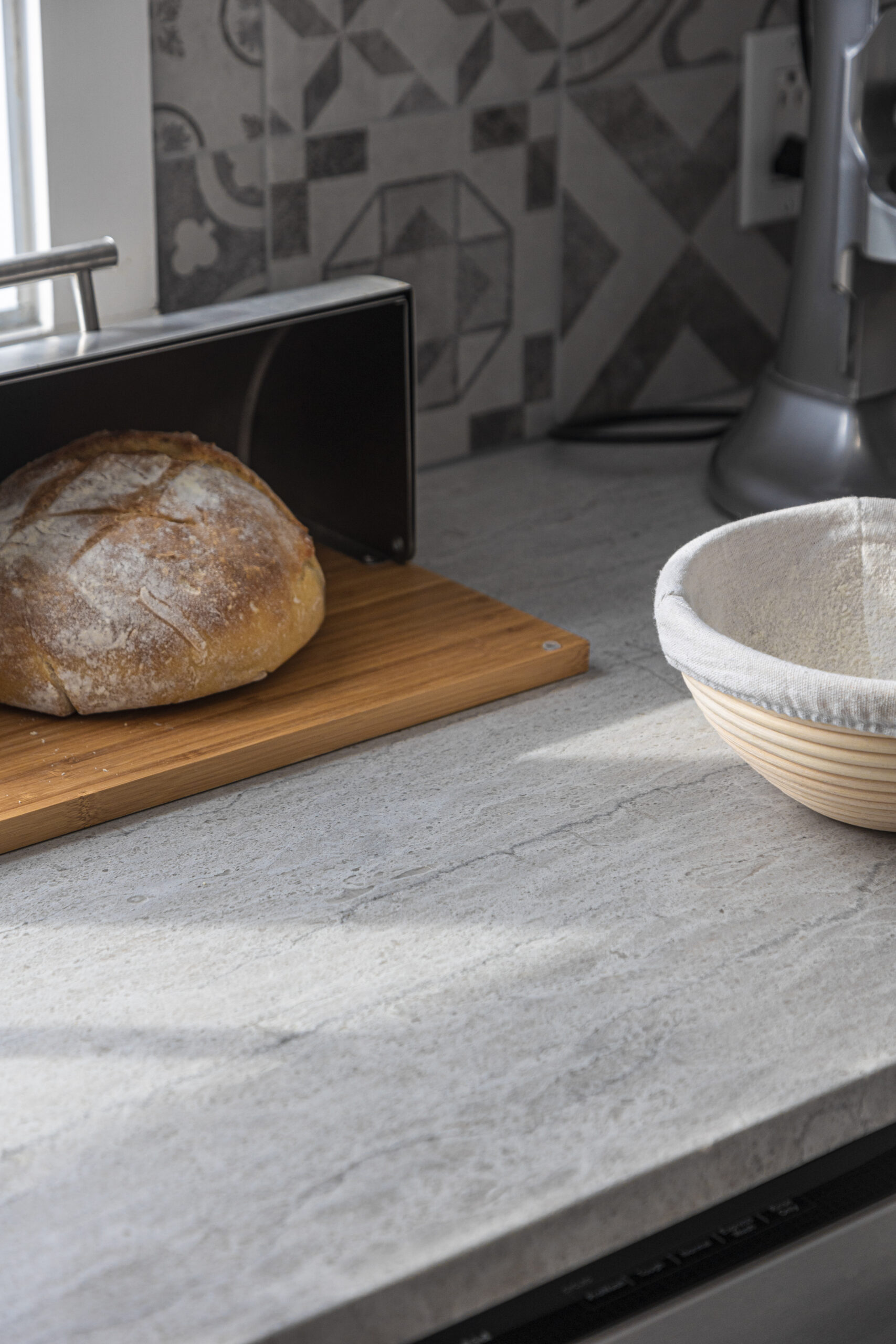 Bright Saint Clair Linear Kitchen - Polycor Inc.