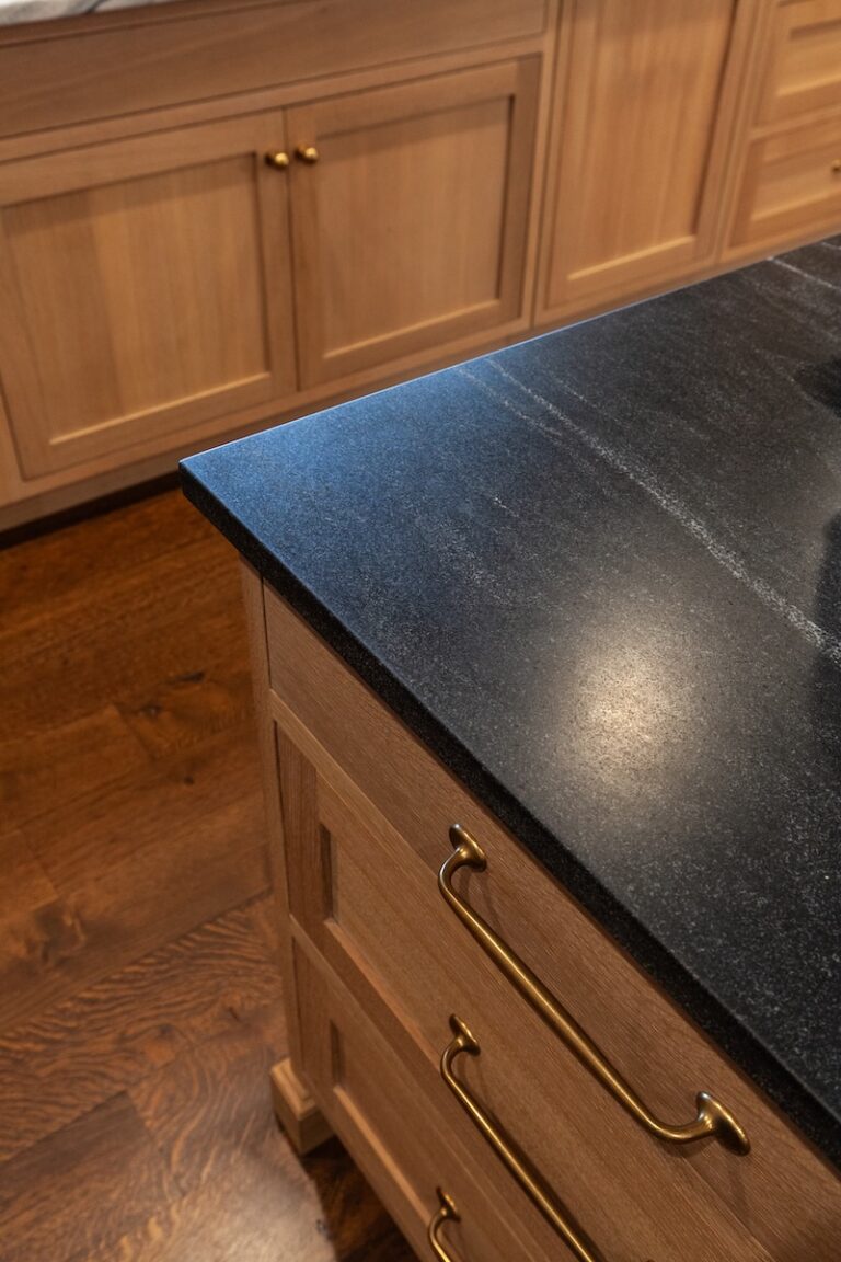 Two-Tone Kitchens: A Study in Contrast with Natural Stone - Polycor Inc.